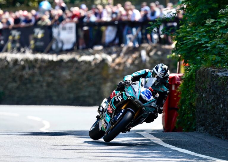 Immaculate Dunlop romps to 25th TT win, first to break 130mph on a 600 ...