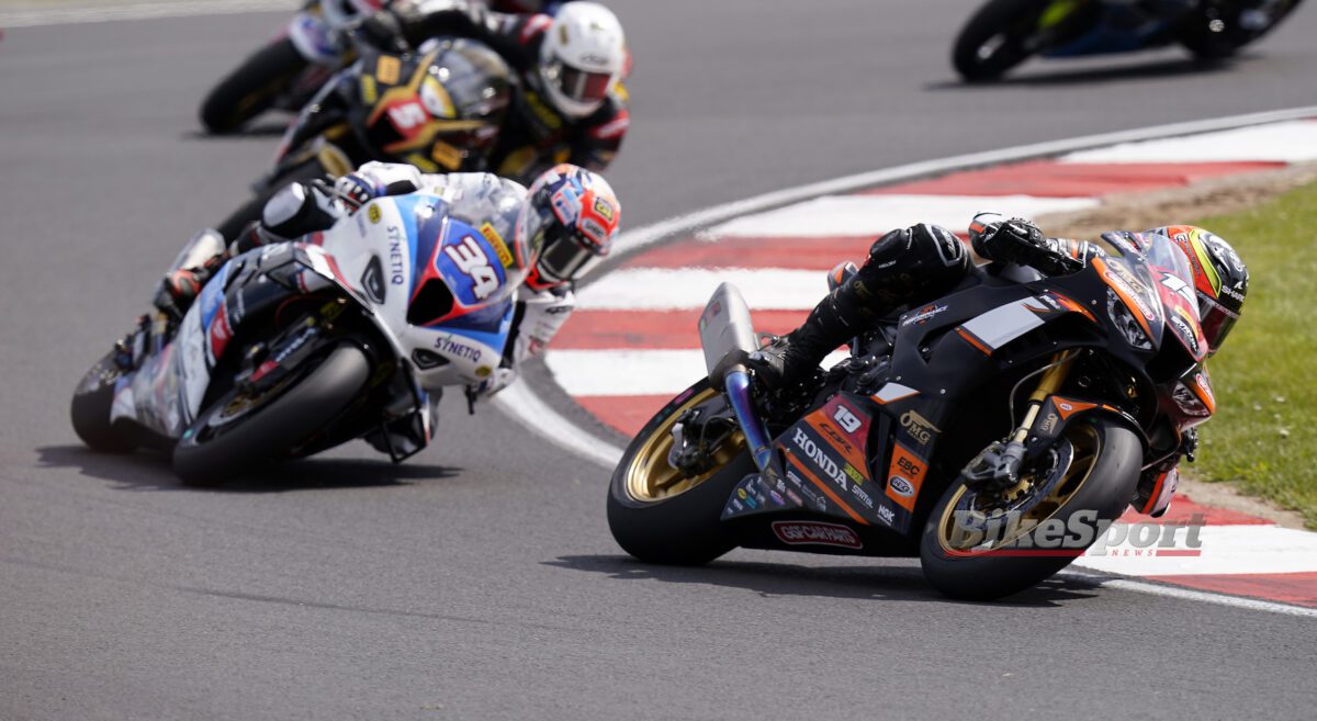 Donington Park GP SSTK Race 1 | Joe Talbot escapes away for maiden SSTK ...